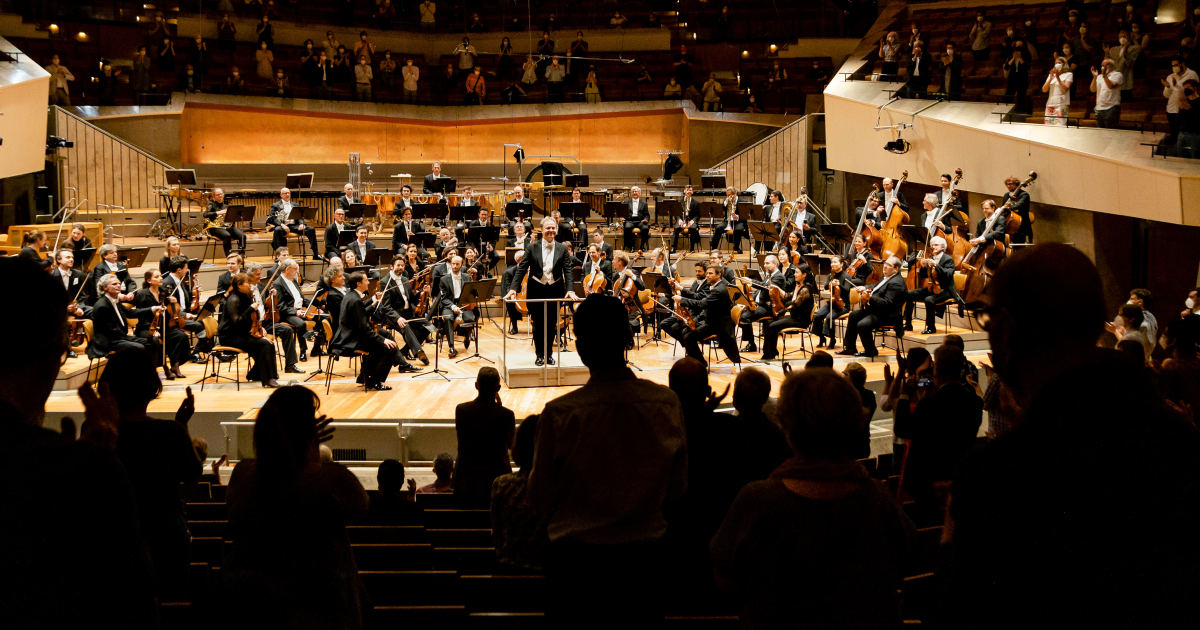 Sakari Oramo conducts Chin and Sibelius