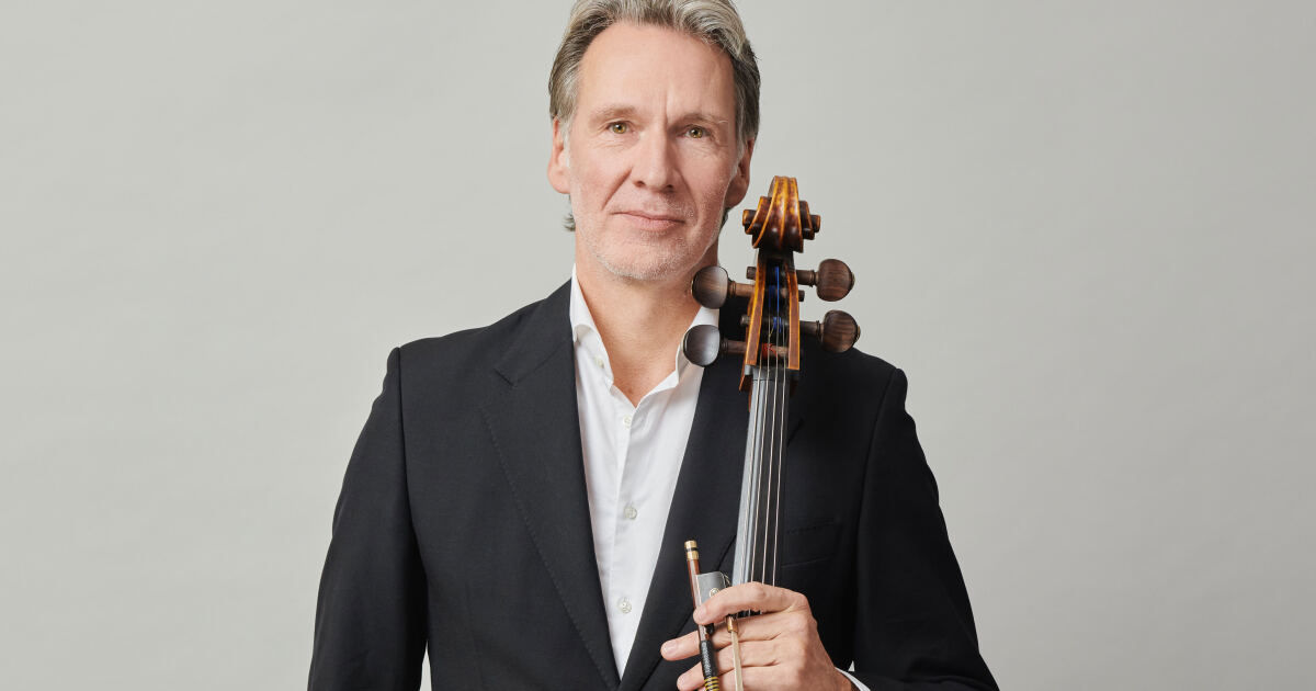 Olaf Maninger performing with the Berliner Philharmoniker