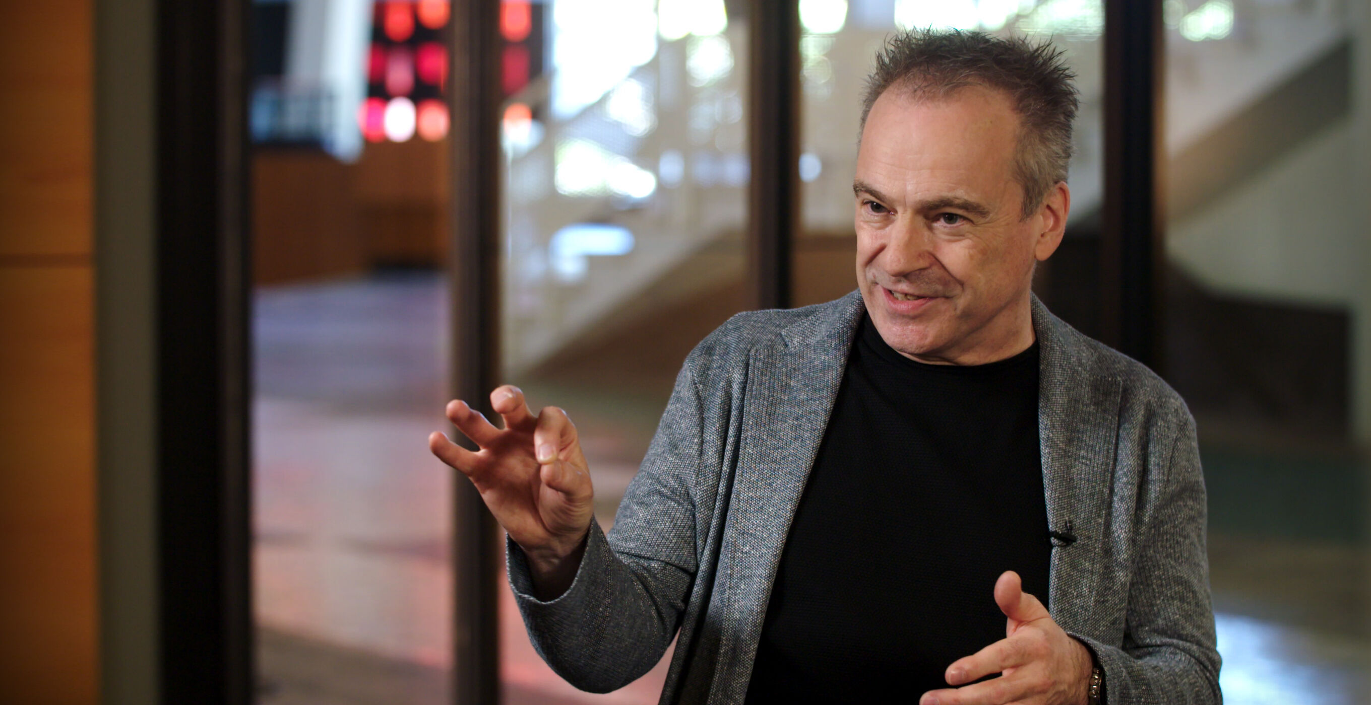 Jonathan Nott in conversation with Raphael Haeger | Digital Concert Hall