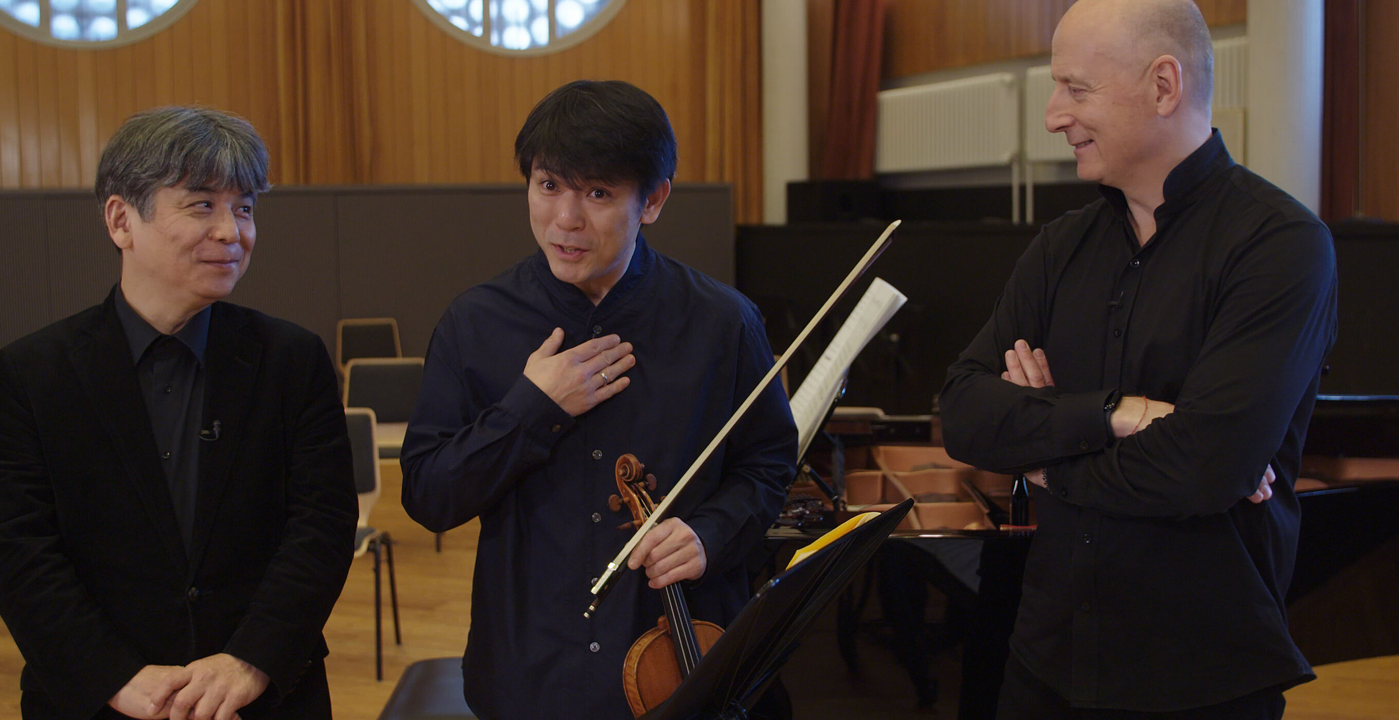 Paavo Järvi, Daishin Kashimoto et Toshio Hosokawa en discussion et en ...