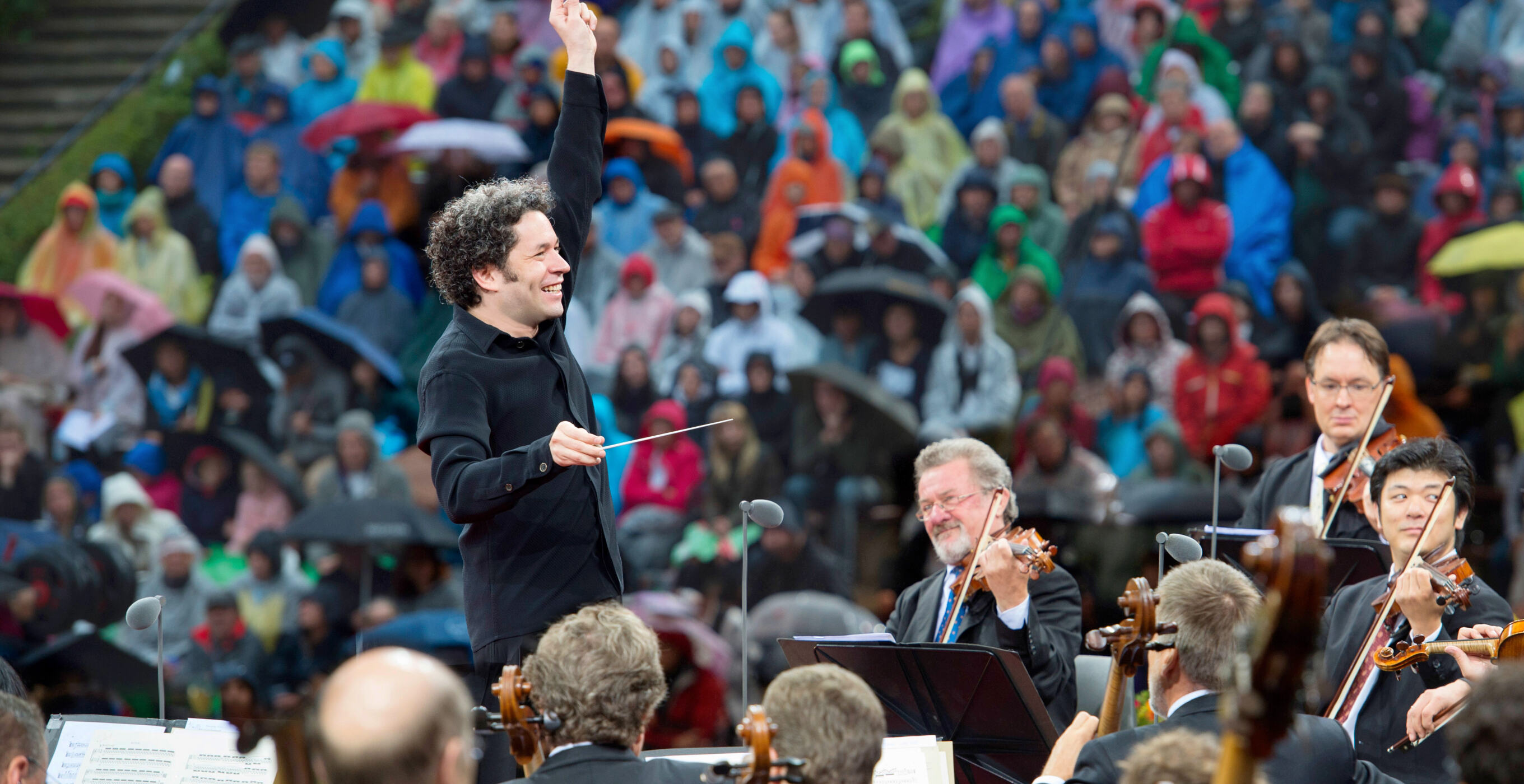 Gustavo Dudamel conducts Wagner and Schumann at the Waldbühne | Digital ...